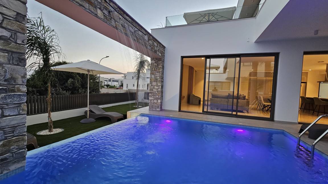170 M² Villa ∙ 3 Habitaciones ∙ 6 Huéspedes - Protaras