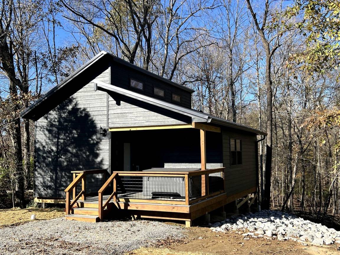 House ∙ 1 Bedroom ∙ 4 Guests - Carbondale, IL