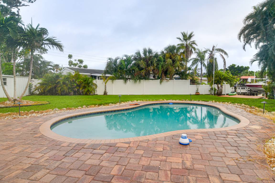 91 M² House ∙ 2 Bedrooms ∙ 4 Guests - St. Petersburg, FL