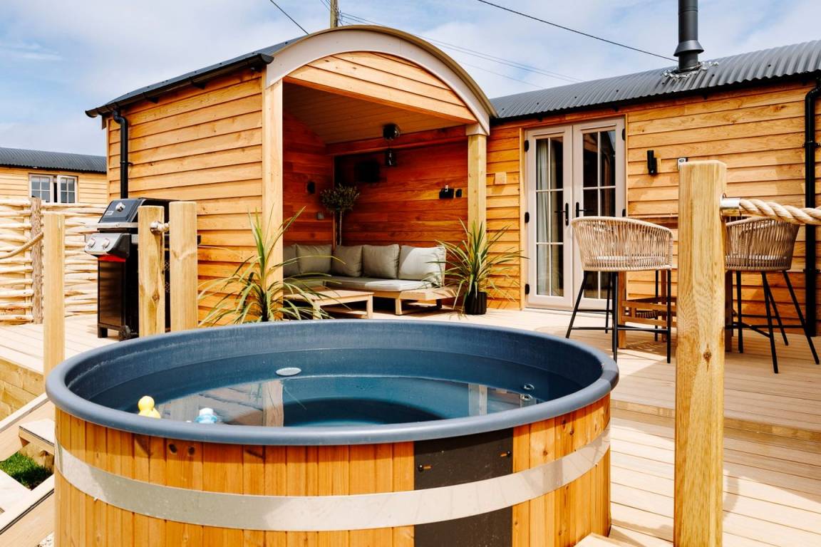 Camping ∙ 2 Bedrooms ∙ 4 Guests - Bognor Regis
