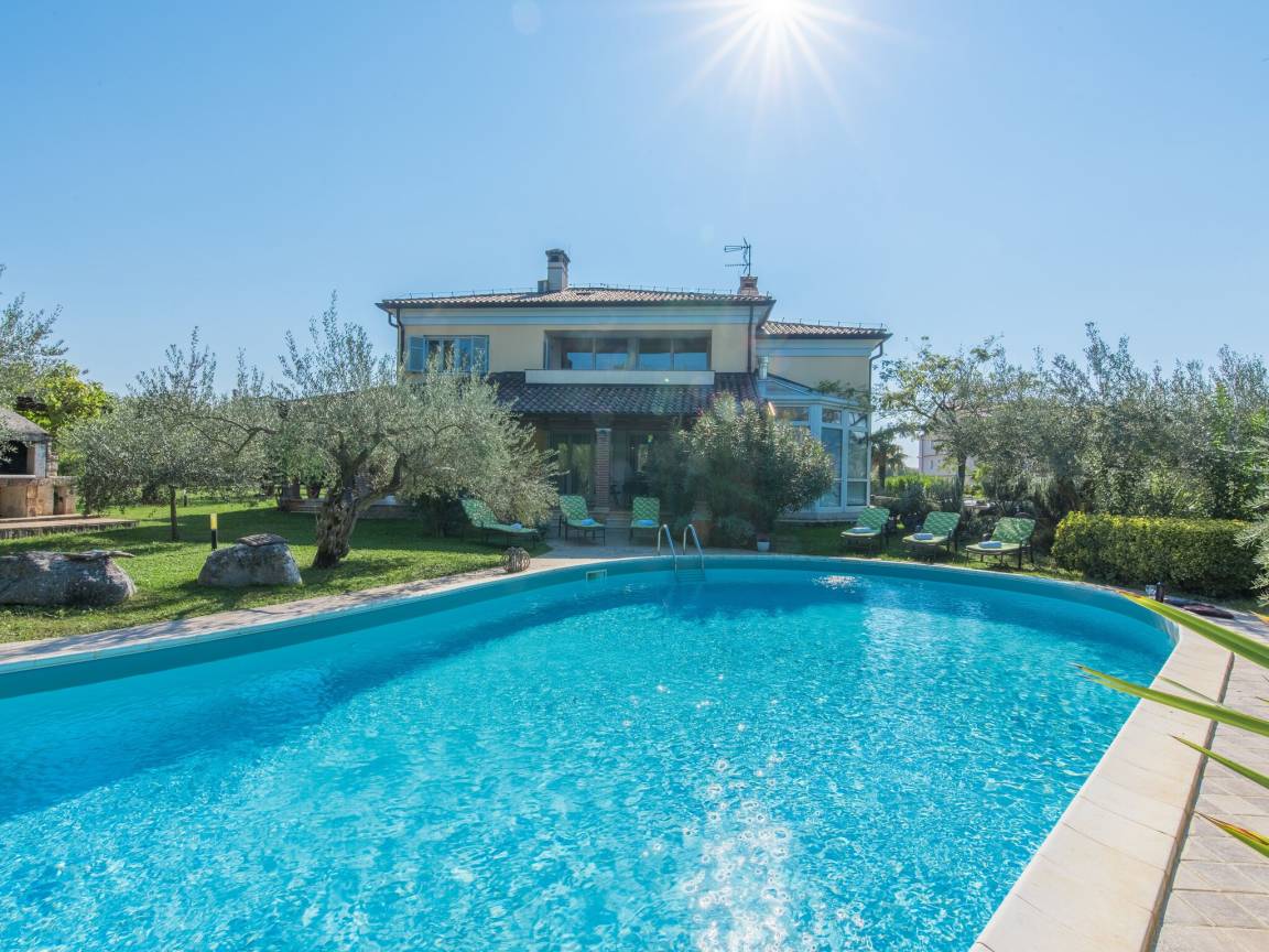 250 M² Villa ∙ 5 Slaapkamers ∙ 10 Gasten - Poreč