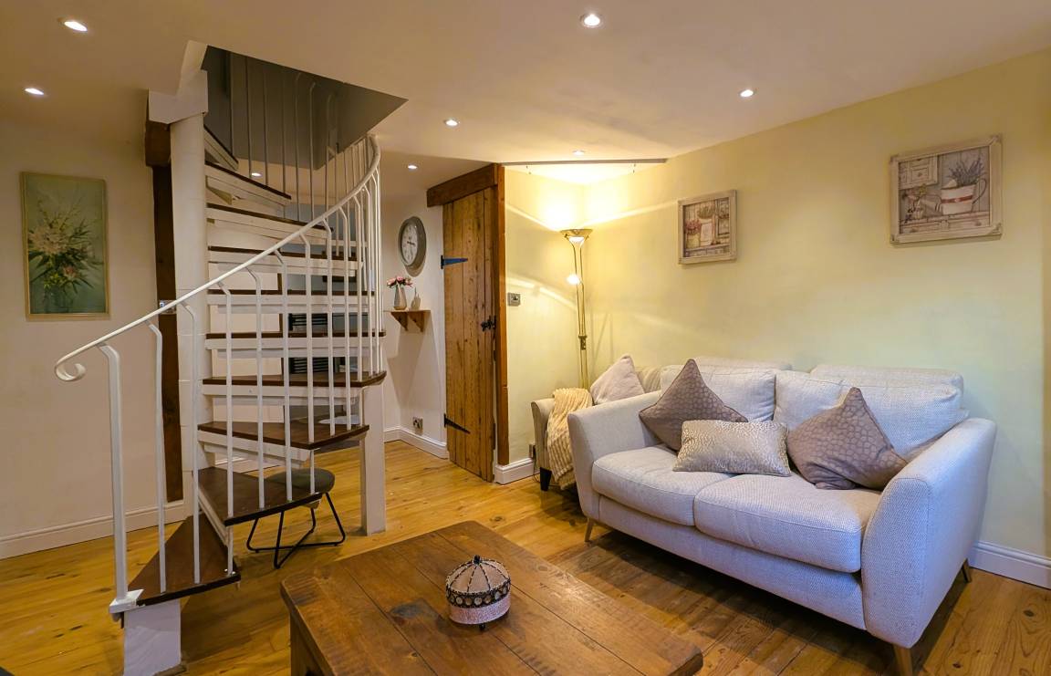 90 M² Accommodation ∙ 2 Bedrooms ∙ 5 Guests - Chipping Norton