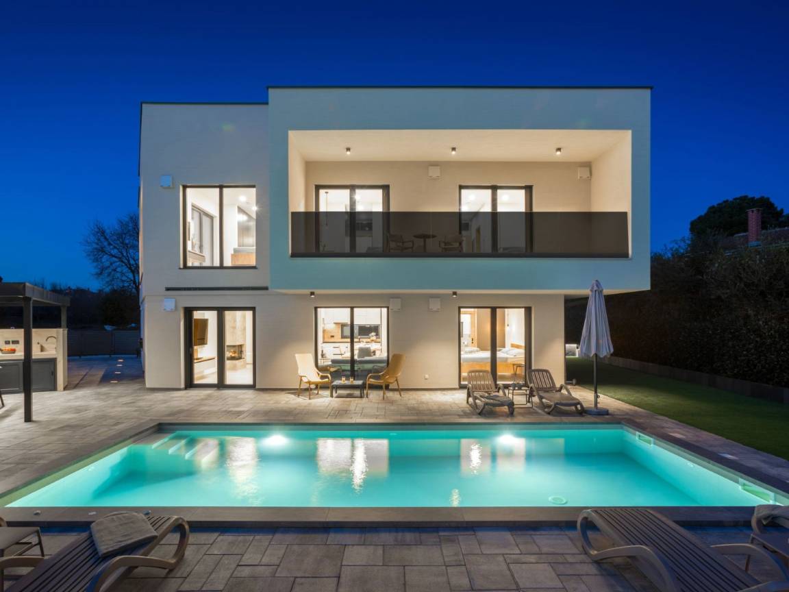 180 M² Ferienhaus ∙ 4 Schlafzimmer ∙ 8 Gäste - Premantura