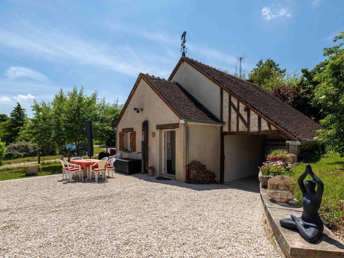 97 M² Cottage ∙ 2 Slaapkamers ∙ 4 Gasten - Auxerre