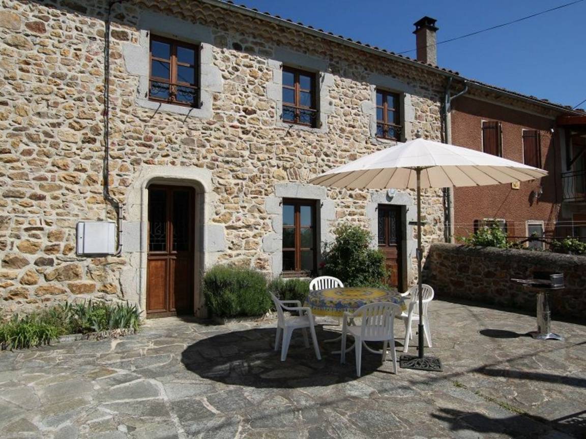 90 M² Cottage ∙ 3 Bedrooms ∙ 6 Guests - Auvergne
