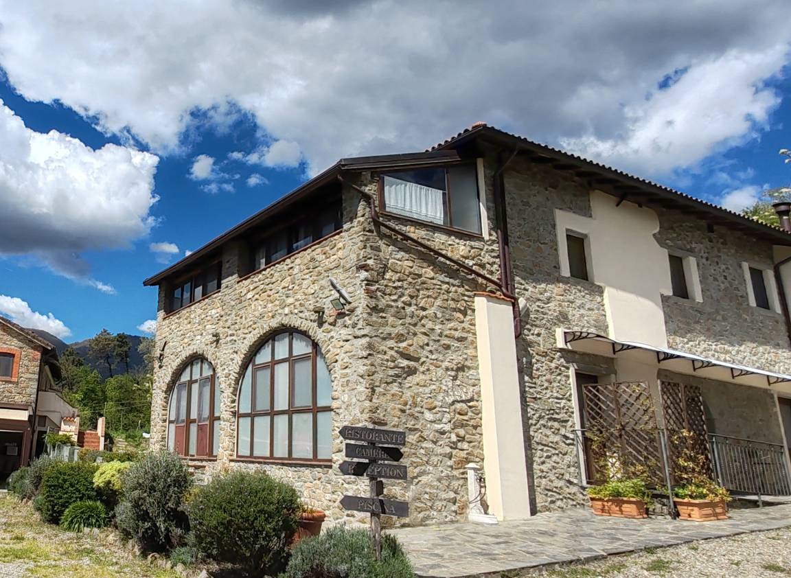 600 M² Boerderij ∙ 10 Slaapkamers ∙ 24 Gasten - Pontremoli