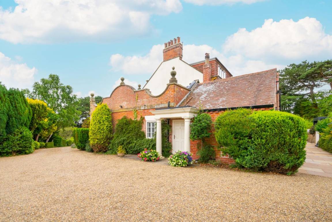 Cottage ∙ 5 Bedrooms ∙ 8 Guests - Pinewood Park Scarborough