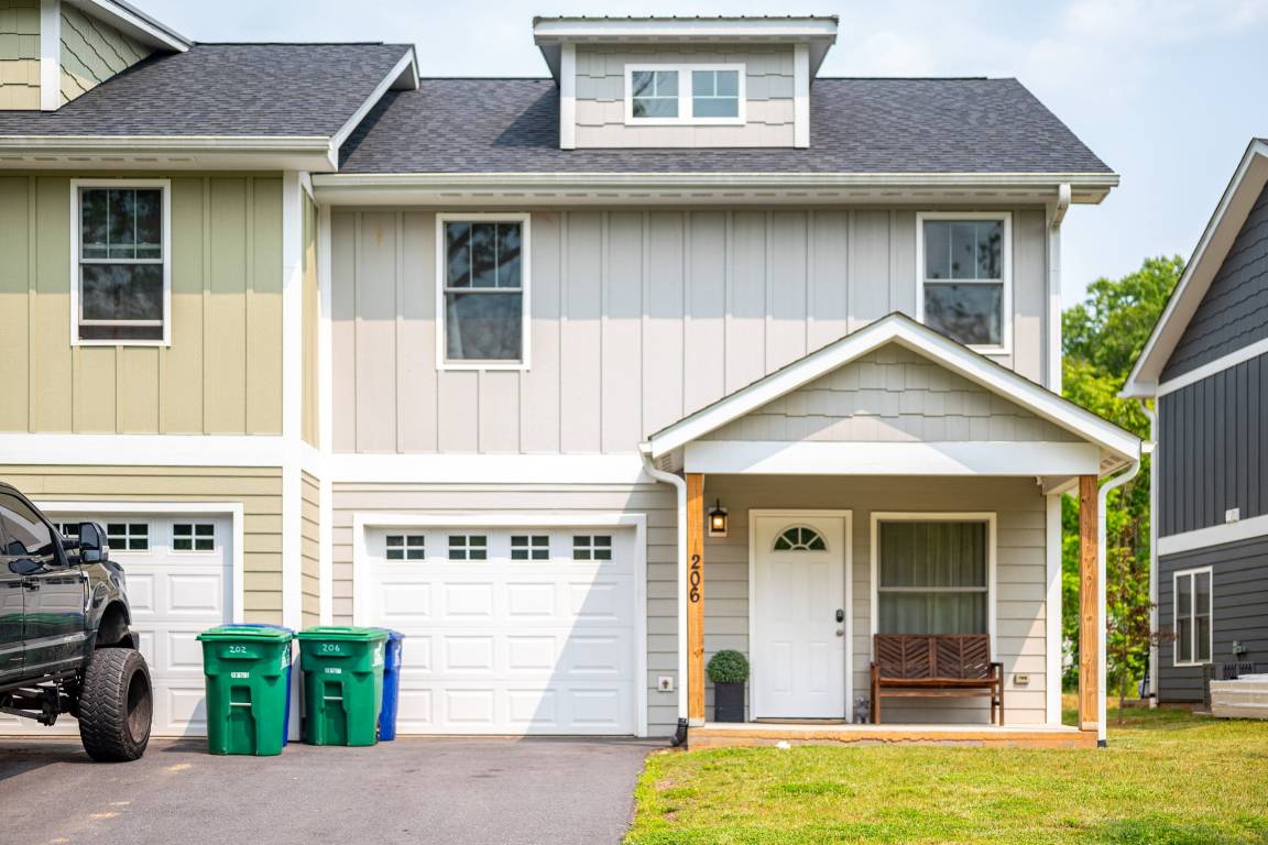 140 M² Ferienhaus ∙ 3 Schlafzimmer ∙ 8 Gäste - Asheville, NC