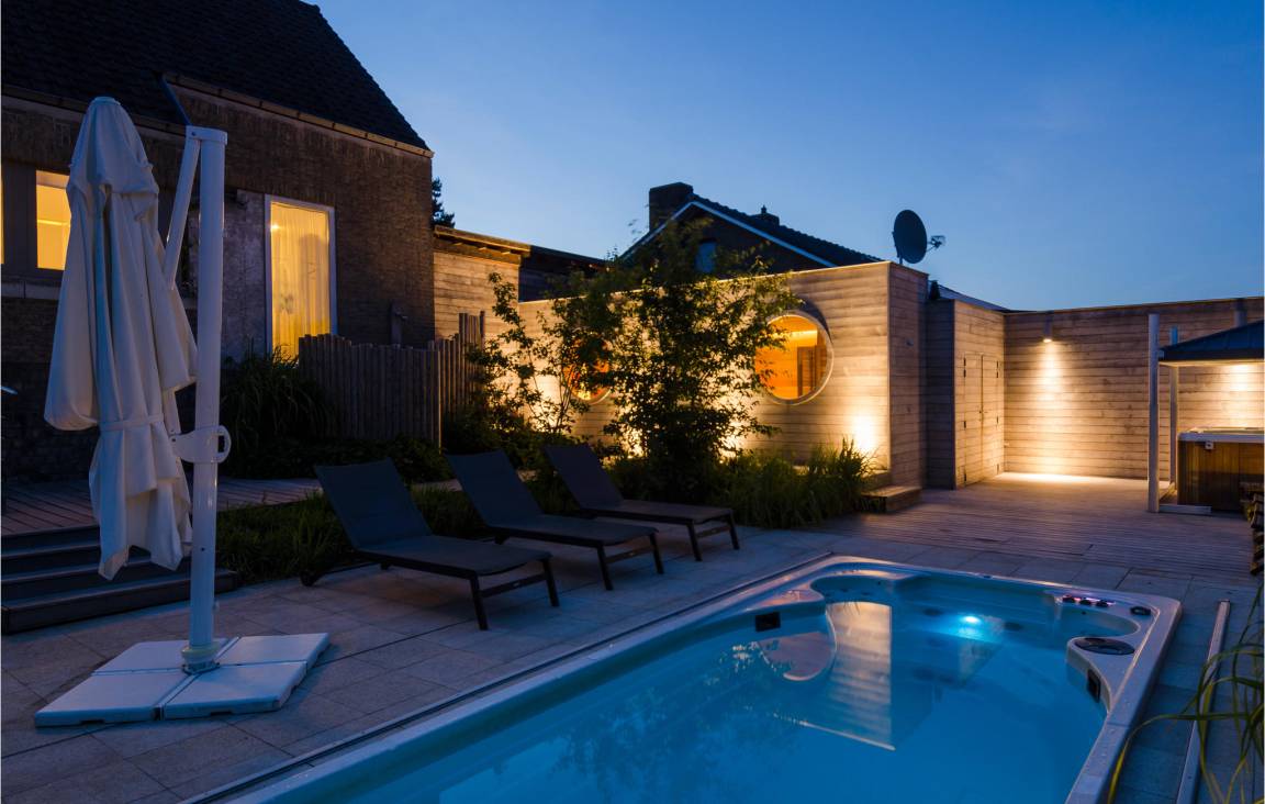 240 M² House ∙ 3 Bedrooms ∙ 6 Guests - Armentières