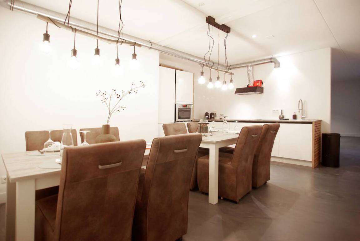 139 M² Apartment ∙ 2 Bedrooms ∙ 4 Guests - Haarlem