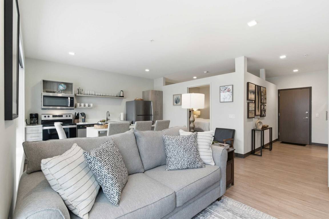 82 M² Apartment ∙ 2 Bedrooms ∙ 4 Guests - Brookfield, WI