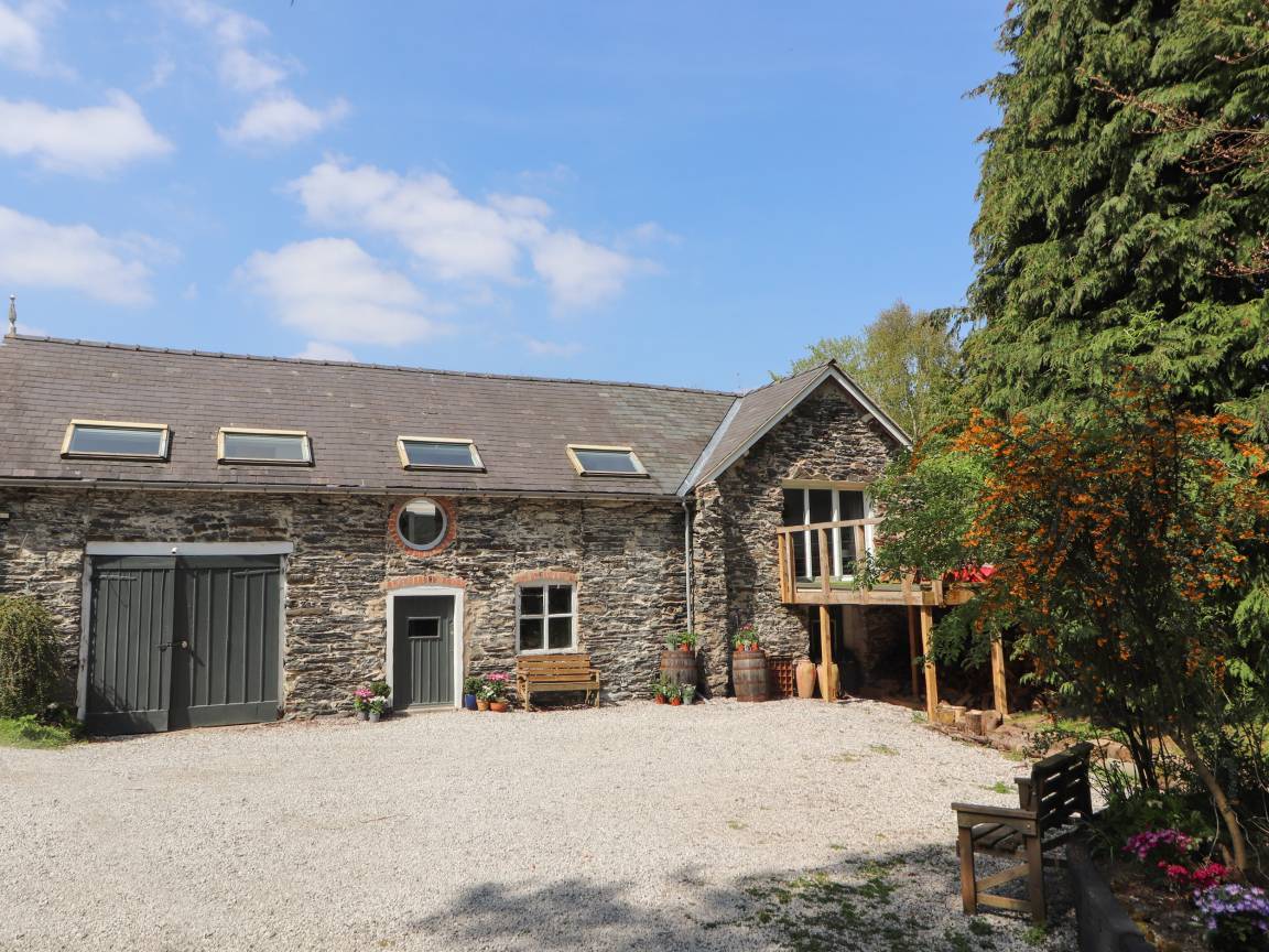 Cottage ∙ 5 Bedrooms ∙ 11 Guests - Llangollen