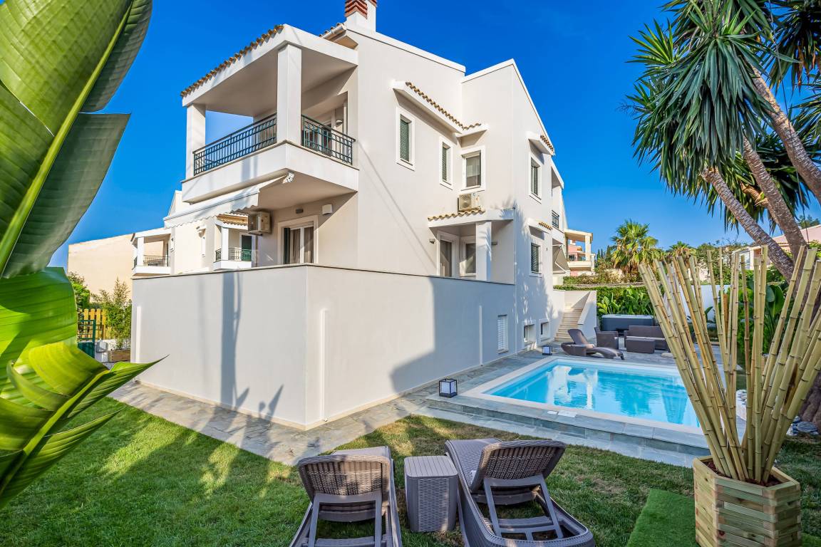 150 M² Villa ∙ 3 Bedrooms ∙ 7 Guests - Corfu
