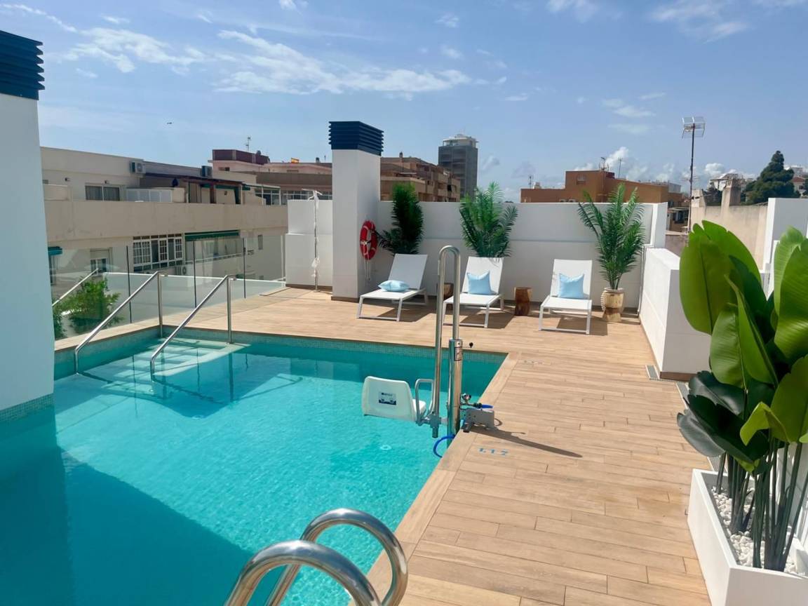 77 M² Apartamento ∙ 2 Habitaciones ∙ 4 Huéspedes - Estepona