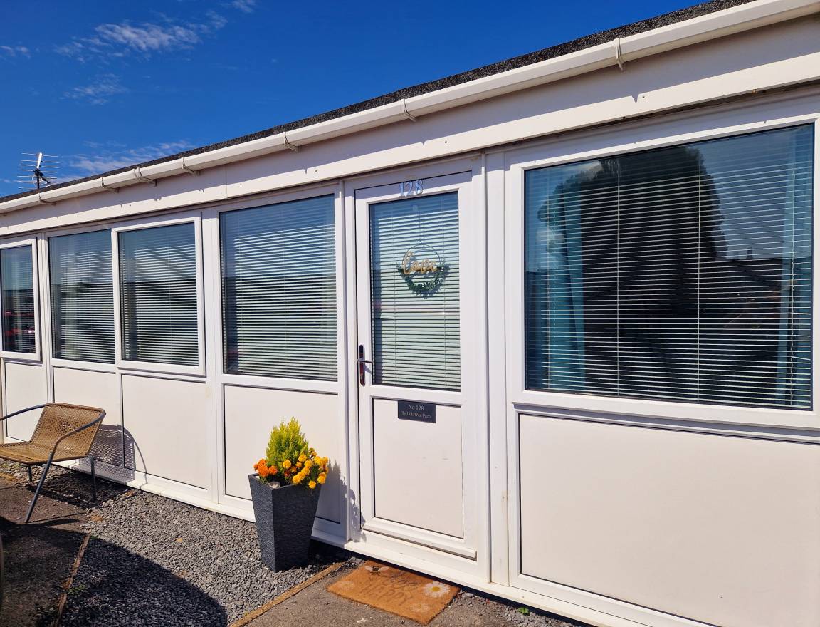 75 M² Chalet ∙ 3 Bedrooms ∙ 6 Guests - Llansteffan