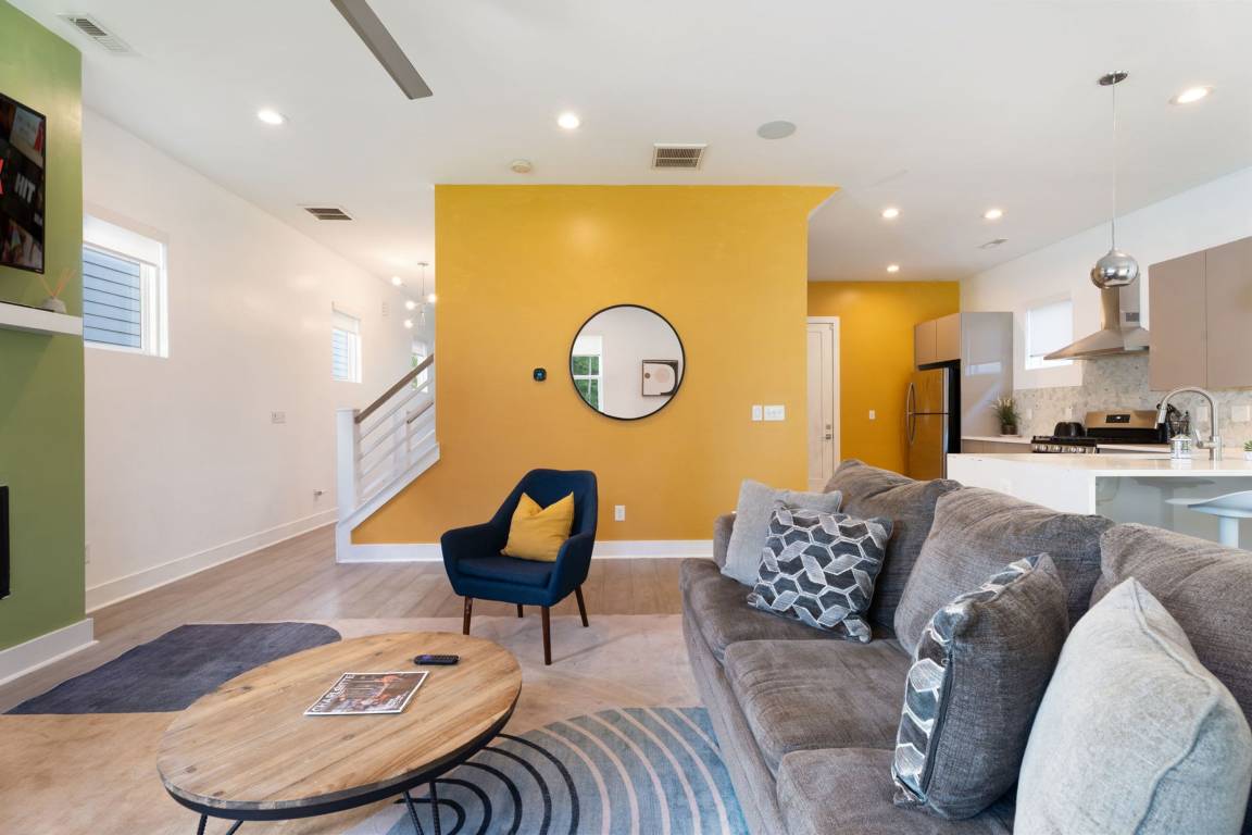 Apartment ∙ 3 Bedrooms ∙ 11 Guests - Charlotte, NC