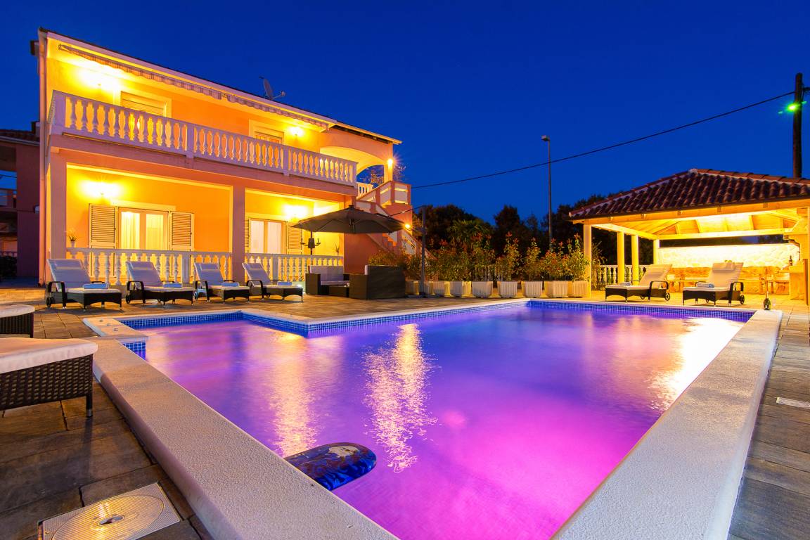214 M² House ∙ 6 Bedrooms ∙ 10 Guests - Zadar