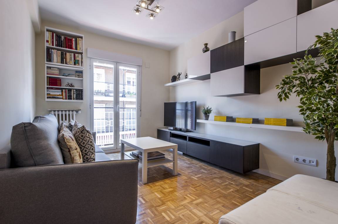 56 M² Apartment ∙ 2 Bedrooms ∙ 6 Guests - Madrid