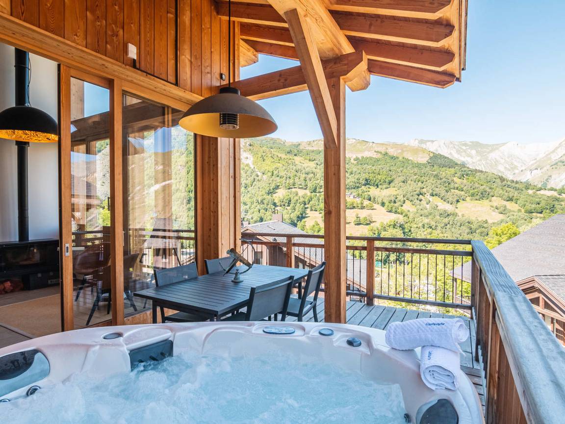 130 M² Chalet ∙ 5 Bedrooms ∙ 10 Guests - Val Thorens