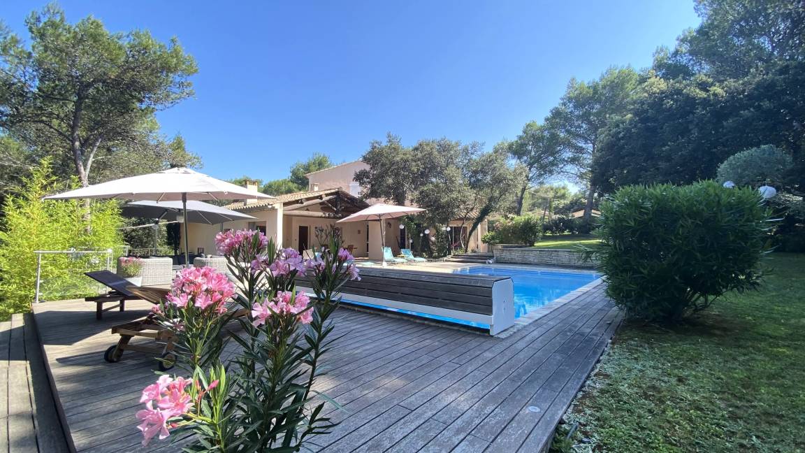 230 M² Huis ∙ 5 Slaapkamers ∙ 10 Gasten - Pélissanne