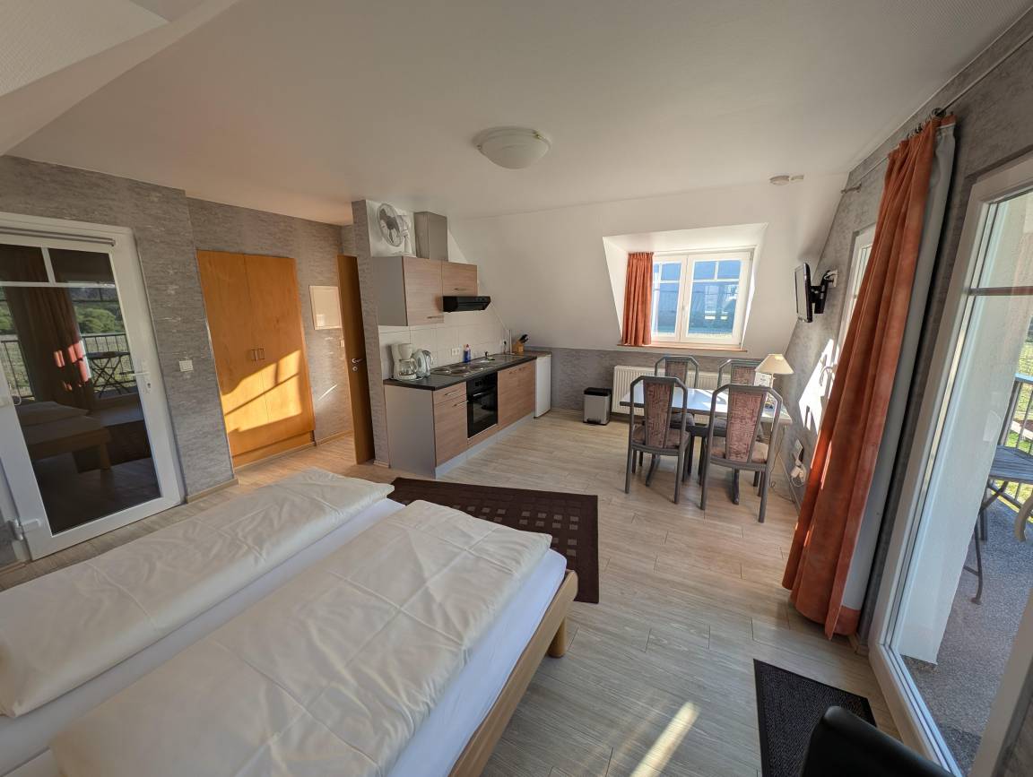 30 M² Ferienwohnung ∙ 1 Schlafzimmer ∙ 2 Gäste - Trittenheim