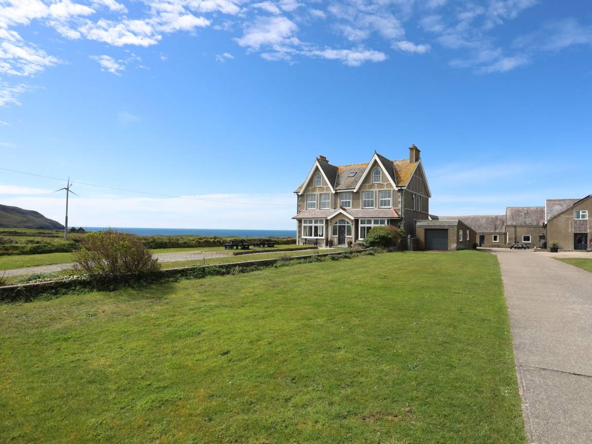 Cottage ∙ 3 Bedrooms ∙ 6 Guests - Abersoch