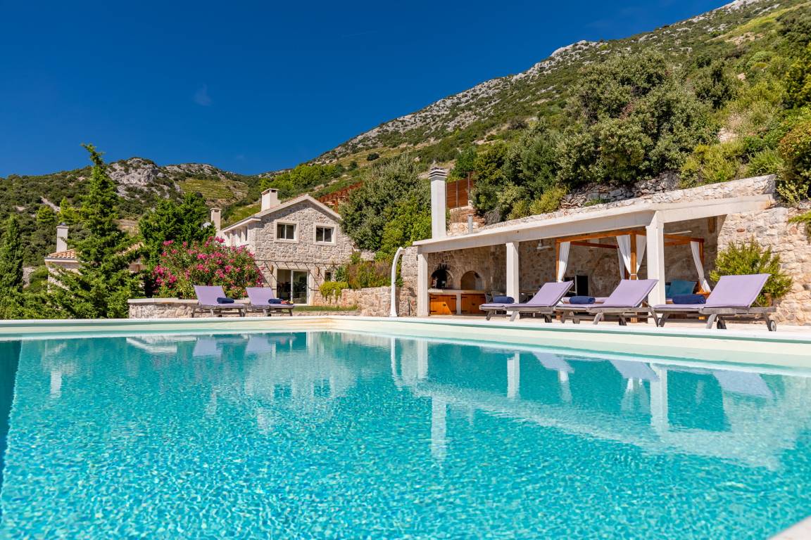 356 M² Villa ∙ 7 Bedrooms ∙ 14 Guests - Trpanj