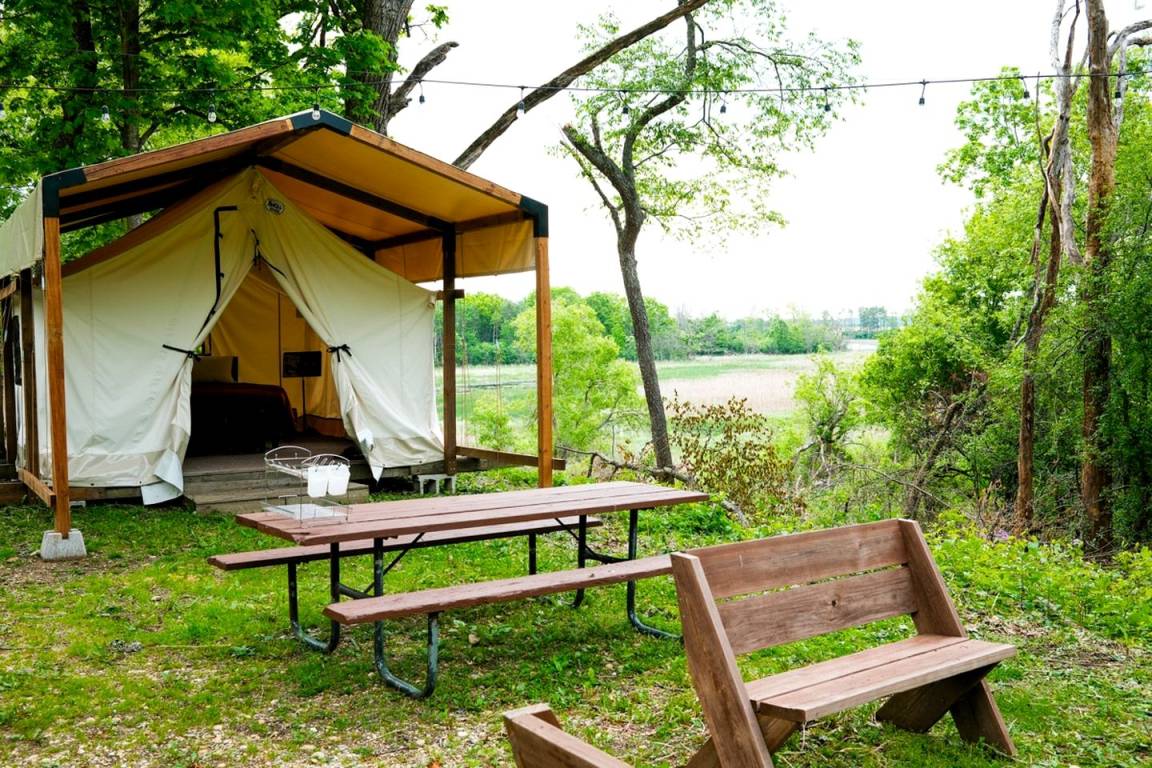 Leirintä ∙ 1 Makuuhuone ∙ 10 Vierasta - Wisconsin