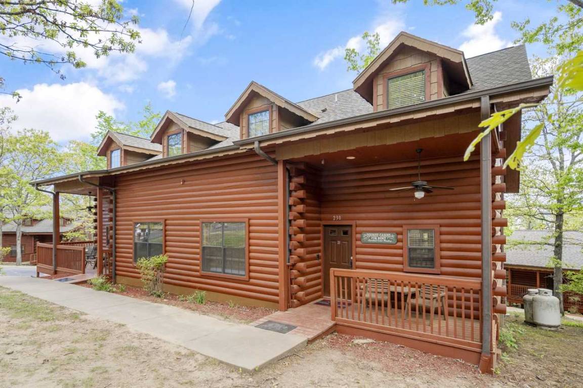 Cabin ∙ 4 Bedrooms ∙ 12 Guests - Branson, MO