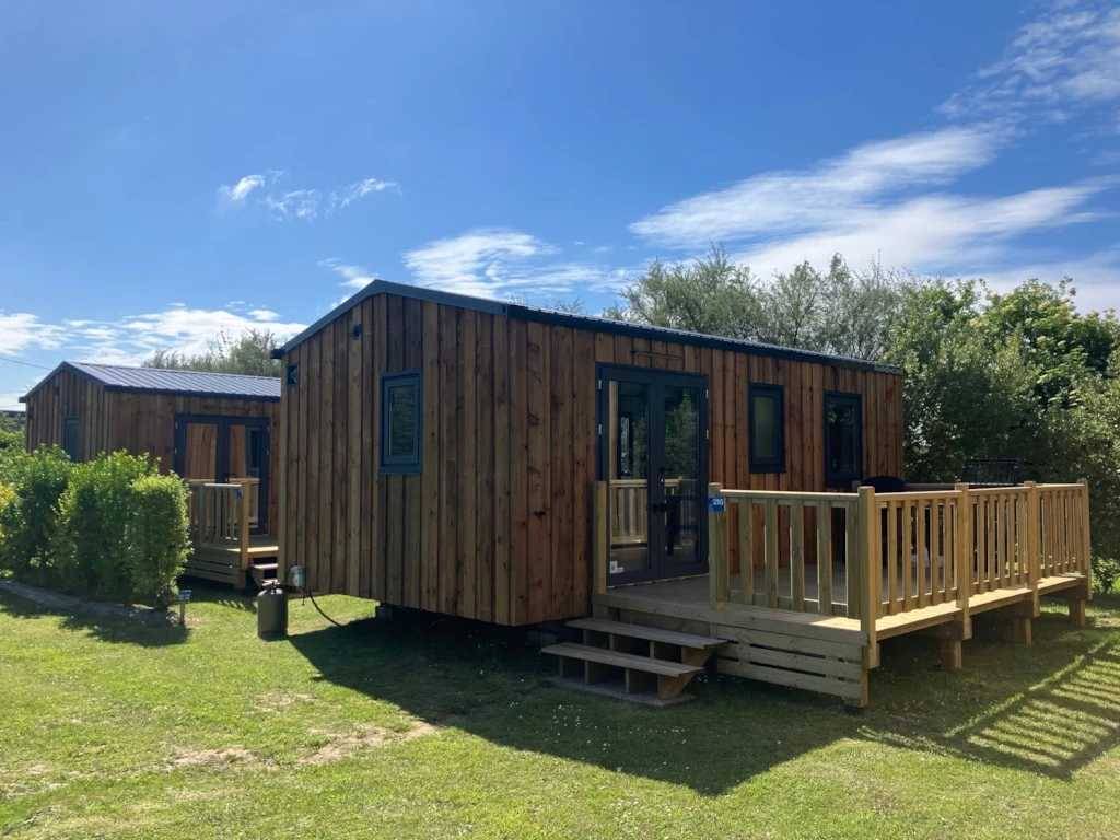 25 M² Camping-unterkunft ∙ 2 Schlafzimmer ∙ 4 Gäste - Manche