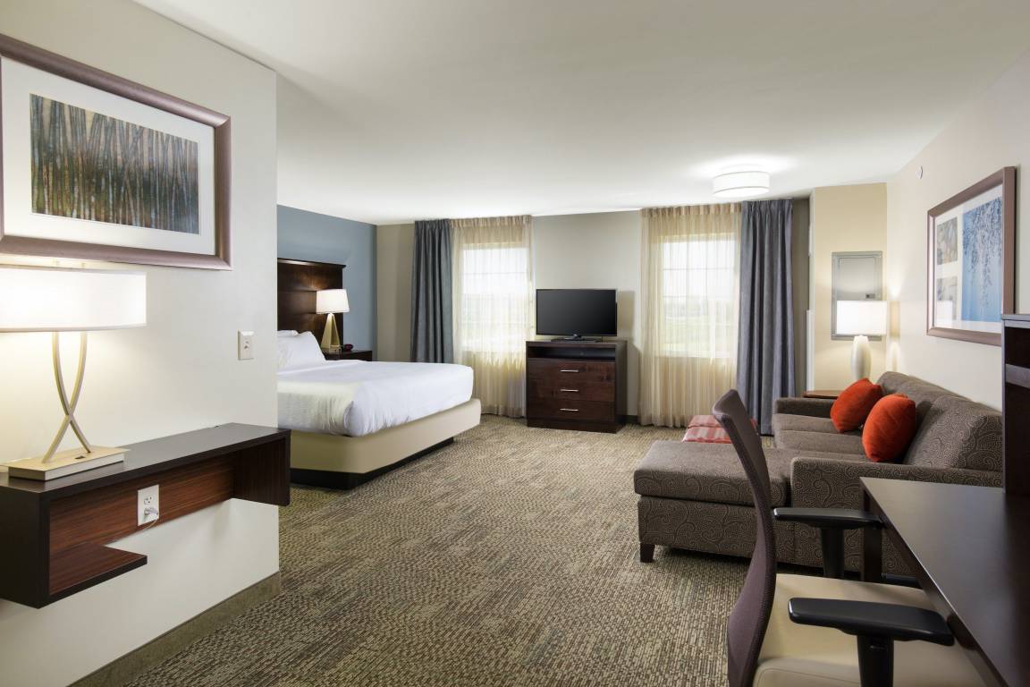 Studio Flat ∙ 1 Bedroom ∙ 4 Guests - Holland, OH