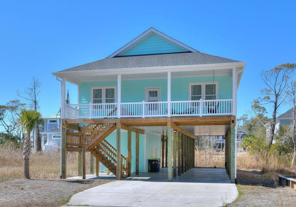 House ∙ 3 Bedrooms ∙ 10 Guests - Oak Island, NC