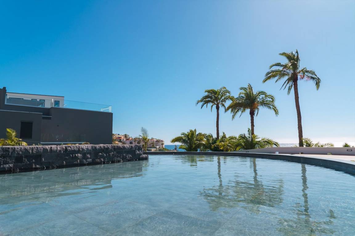 100 M² Apartment ∙ 2 Bedrooms ∙ 4 Guests - Madeira Island