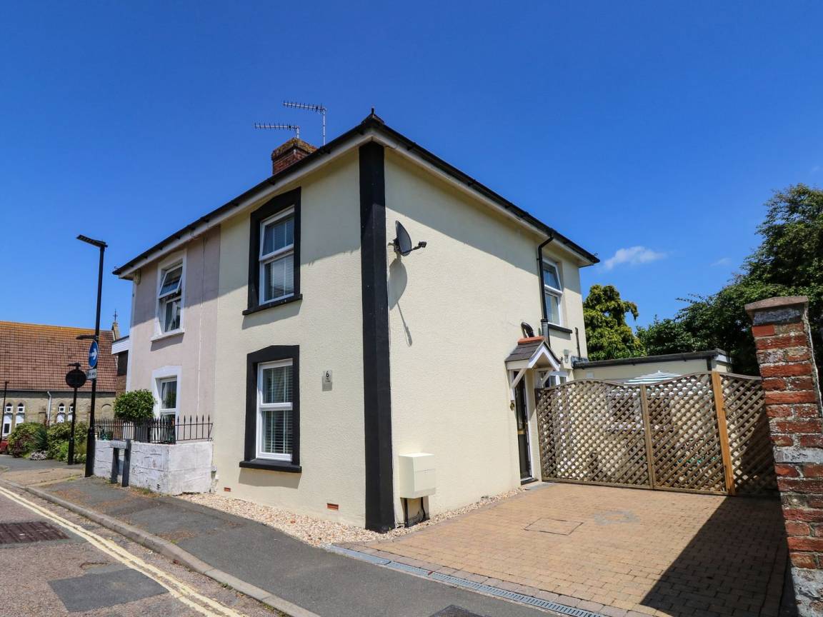 Cottage ∙ 2 Bedrooms ∙ 4 Guests - Shanklin