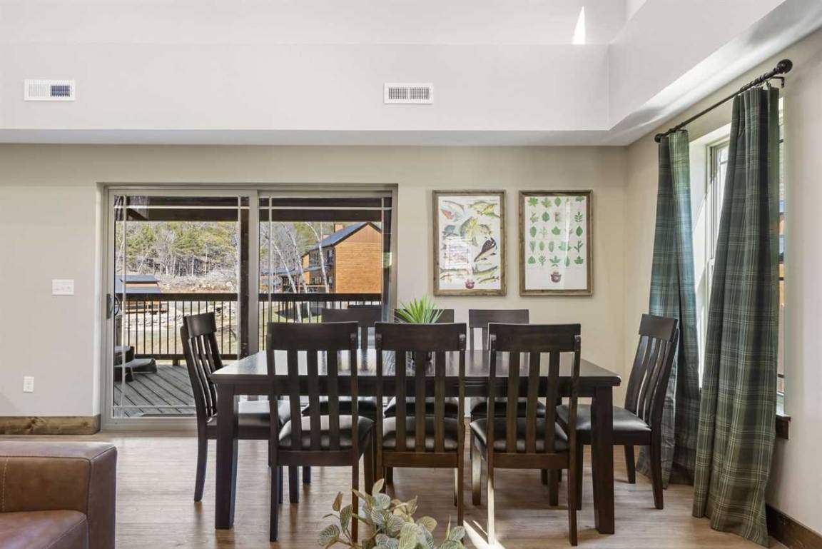 Cabin ∙ 4 Bedrooms ∙ 11 Guests - Branson, MO