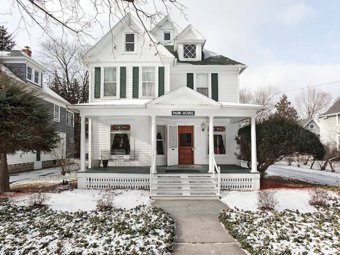 260 M² House ∙ 6 Bedrooms ∙ 1 Guest - Binghamton, NY
