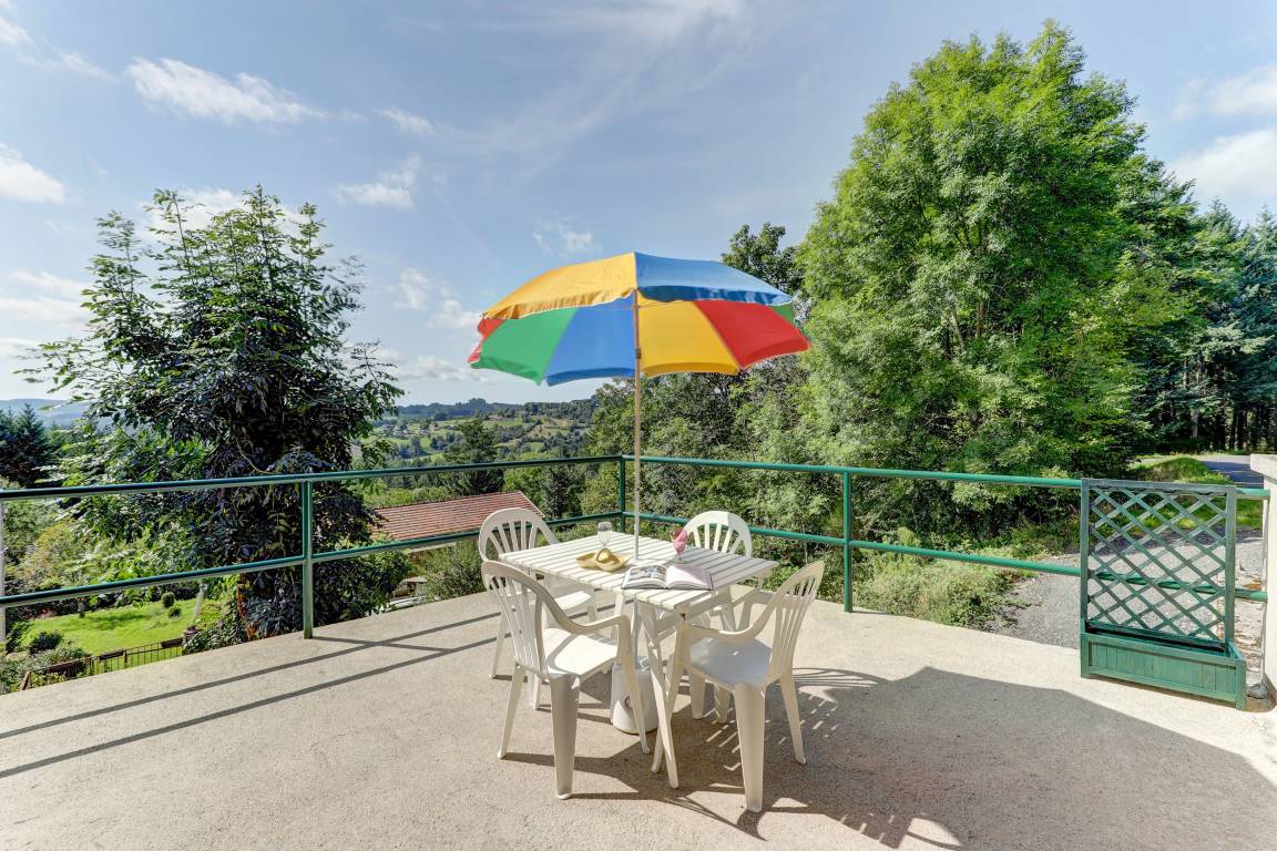 100 M² Ferienhaus ∙ 2 Schlafzimmer ∙ 4 Gäste - Puy-de-Dôme