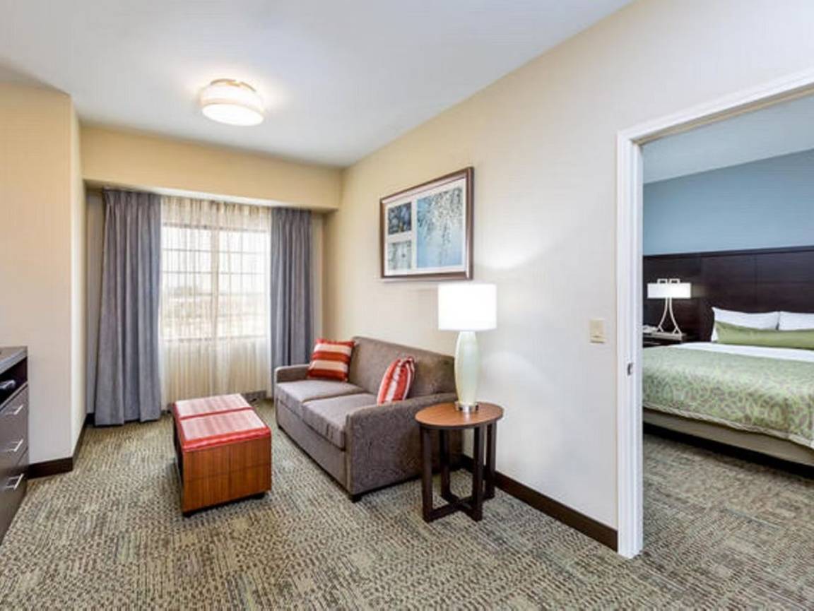 Hotel ∙ 2 Bedrooms ∙ 8 Guests - College Station, TX