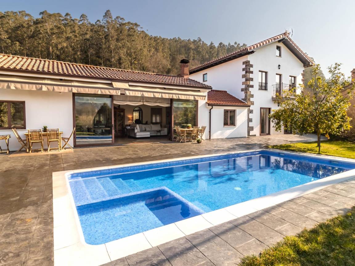 260 M² Villa ∙ 6 Chambres ∙ 14 Personnes - Liérganes