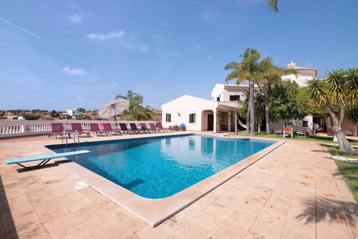 400 M² Villa ∙ 6 Bedrooms ∙ 12 Guests - Faro District