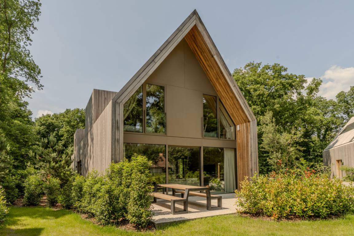 123 M² House ∙ 4 Bedrooms ∙ 8 Guests - Genk