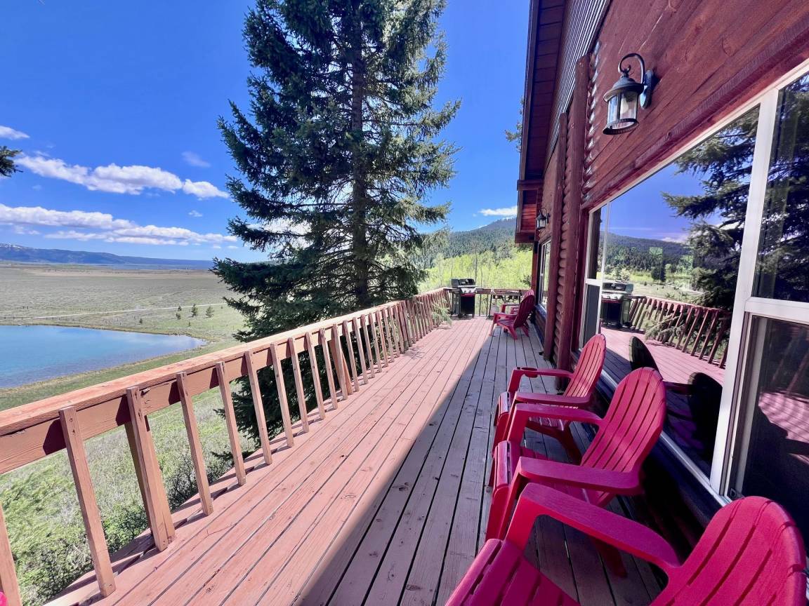Cabin ∙ 4 Bedrooms ∙ 11 Guests - Henrys Lake, ID