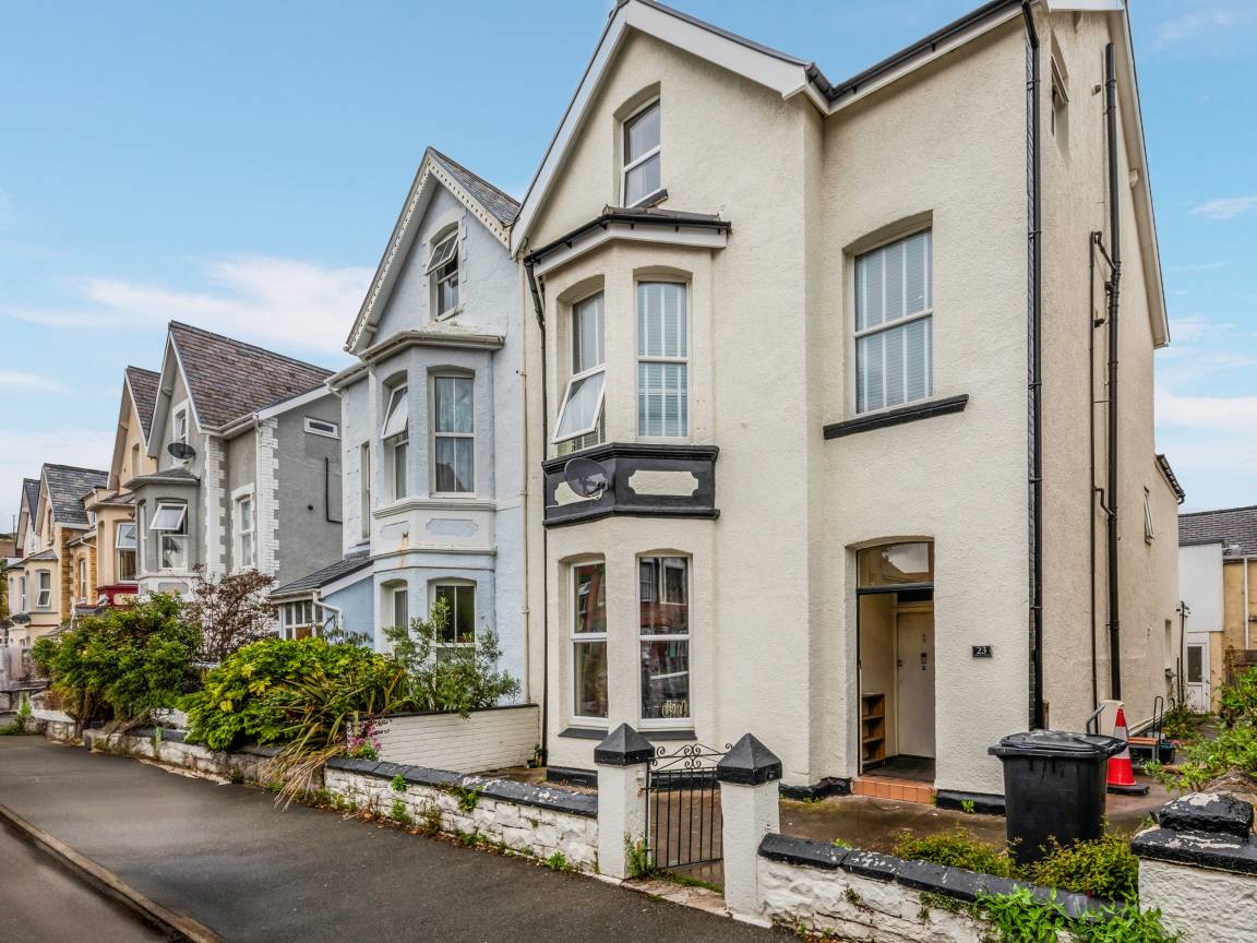 Apartment ∙ 2 Bedrooms ∙ 4 Guests - Llandudno