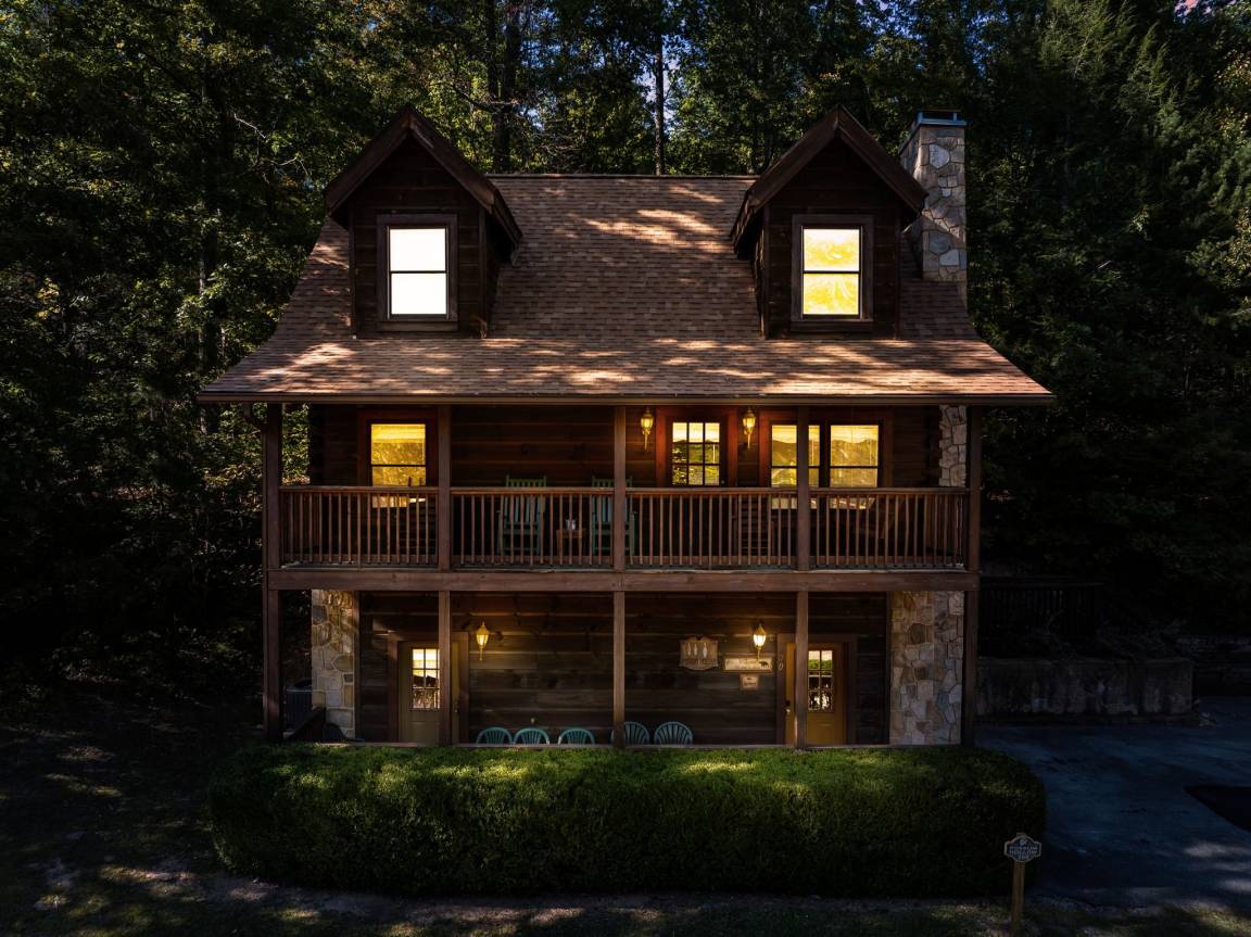 Cabin ∙ 4 Bedrooms ∙ 12 Guests - Pigeon Forge, TN