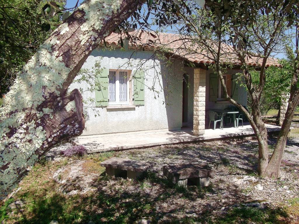 75 M² Ferienhaus ∙ 2 Schlafzimmer ∙ 4 Gäste - Sampzon