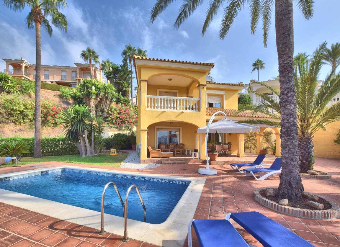 250 M² Villa ∙ 3 Bedrooms ∙ 6 Guests - La Cala de Mijas