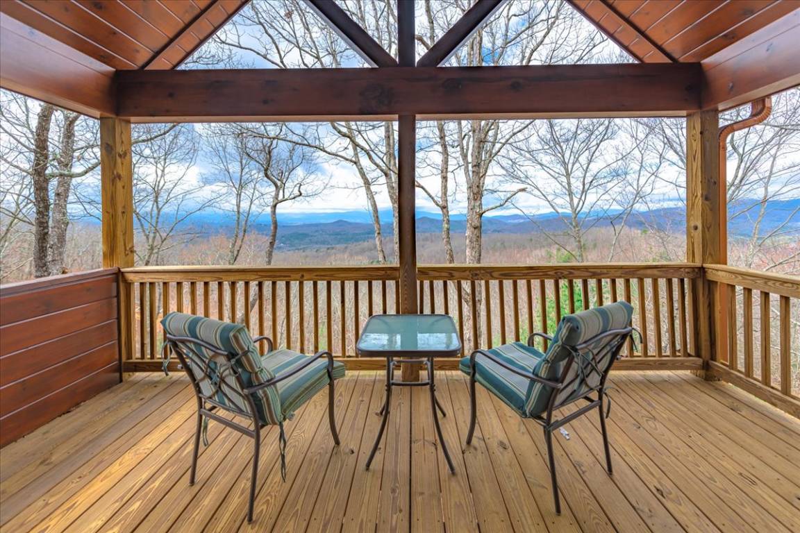 238 M² Cabin ∙ 3 Bedrooms ∙ 6 Guests - Mineral Bluff, GA