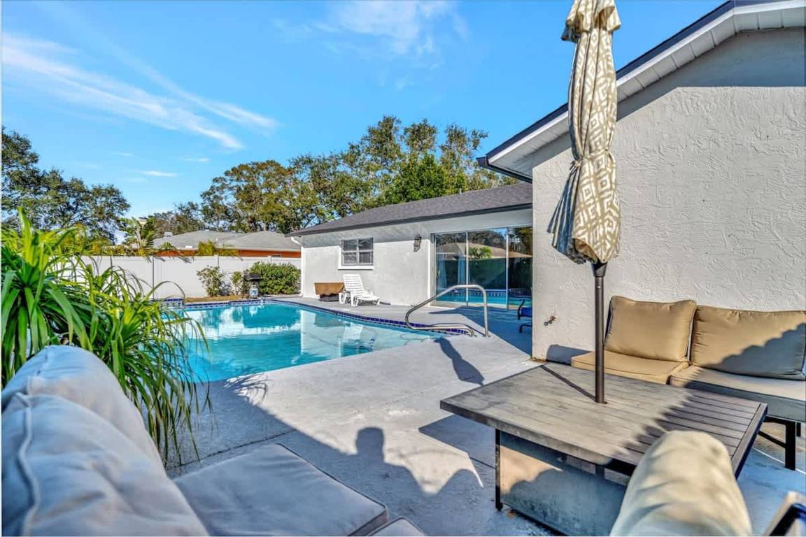 House ∙ 3 Bedrooms ∙ 8 Guests - Clearwater Beach, FL