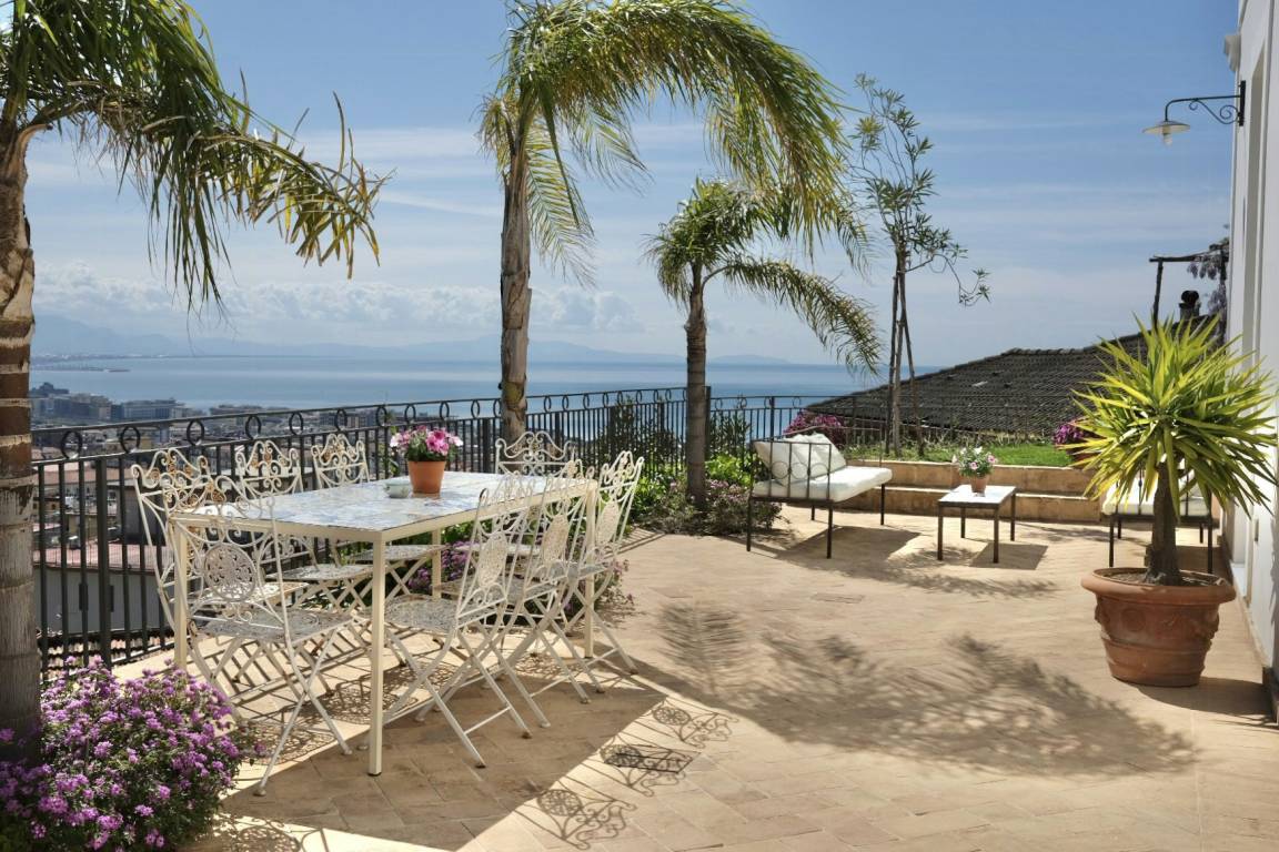 140 M² House ∙ 4 Bedrooms ∙ 9 Guests - Salerno