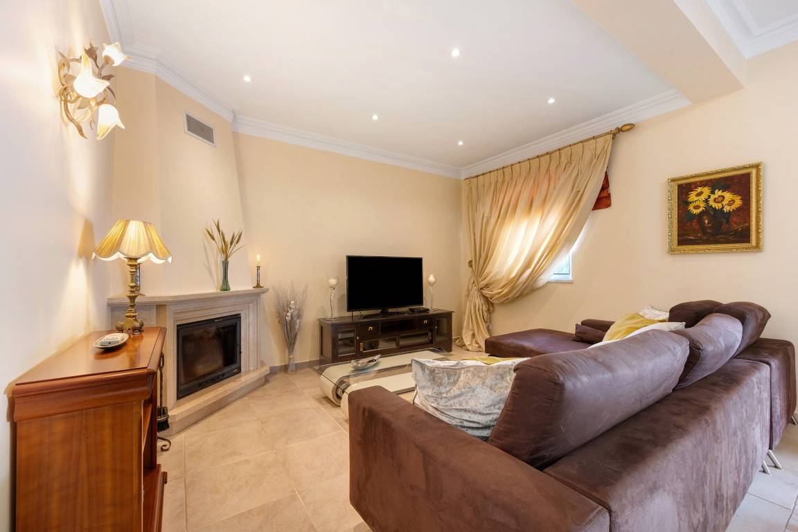 321 M² Villa ∙ 4 Chambres ∙ 8 Personnes - Portimão